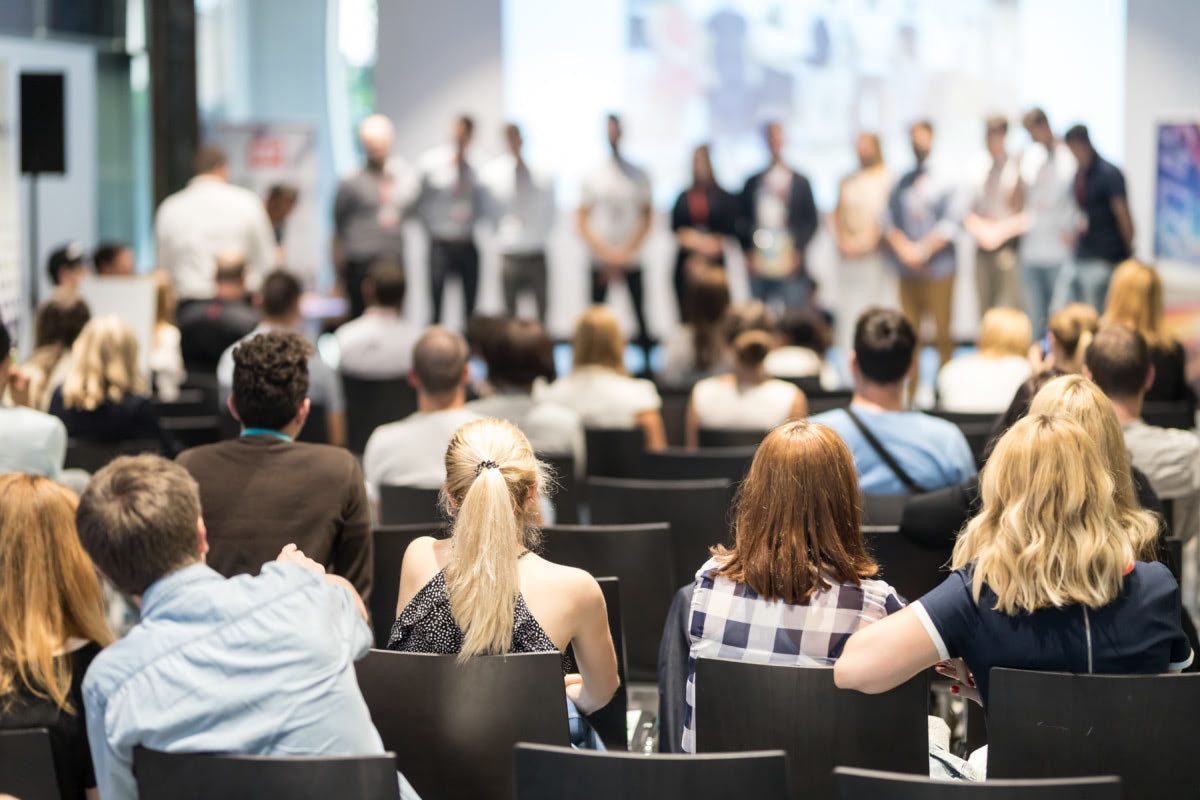 Employee Incentive Rewards Vs. Recognition Awards Employee Incentive Rewards Vs. Recognition Awards